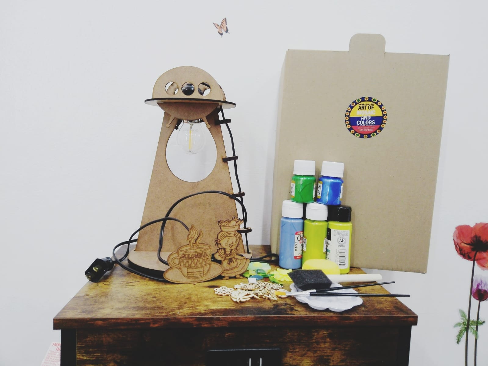 “Alien Light Kit: Create Your Own Alien Lamp” - Creative Modern Art Studio